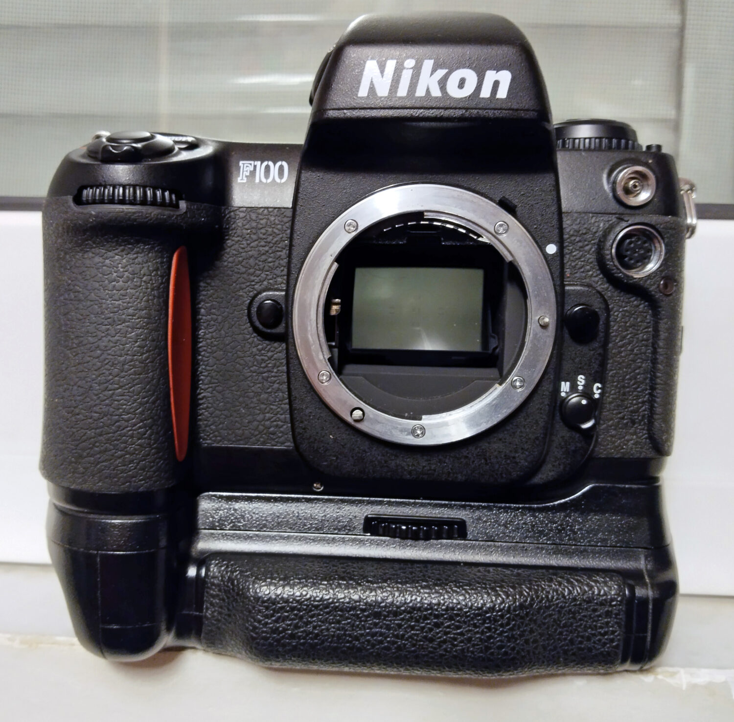 Nikon F 100 & MB12 - MyCamera.gr